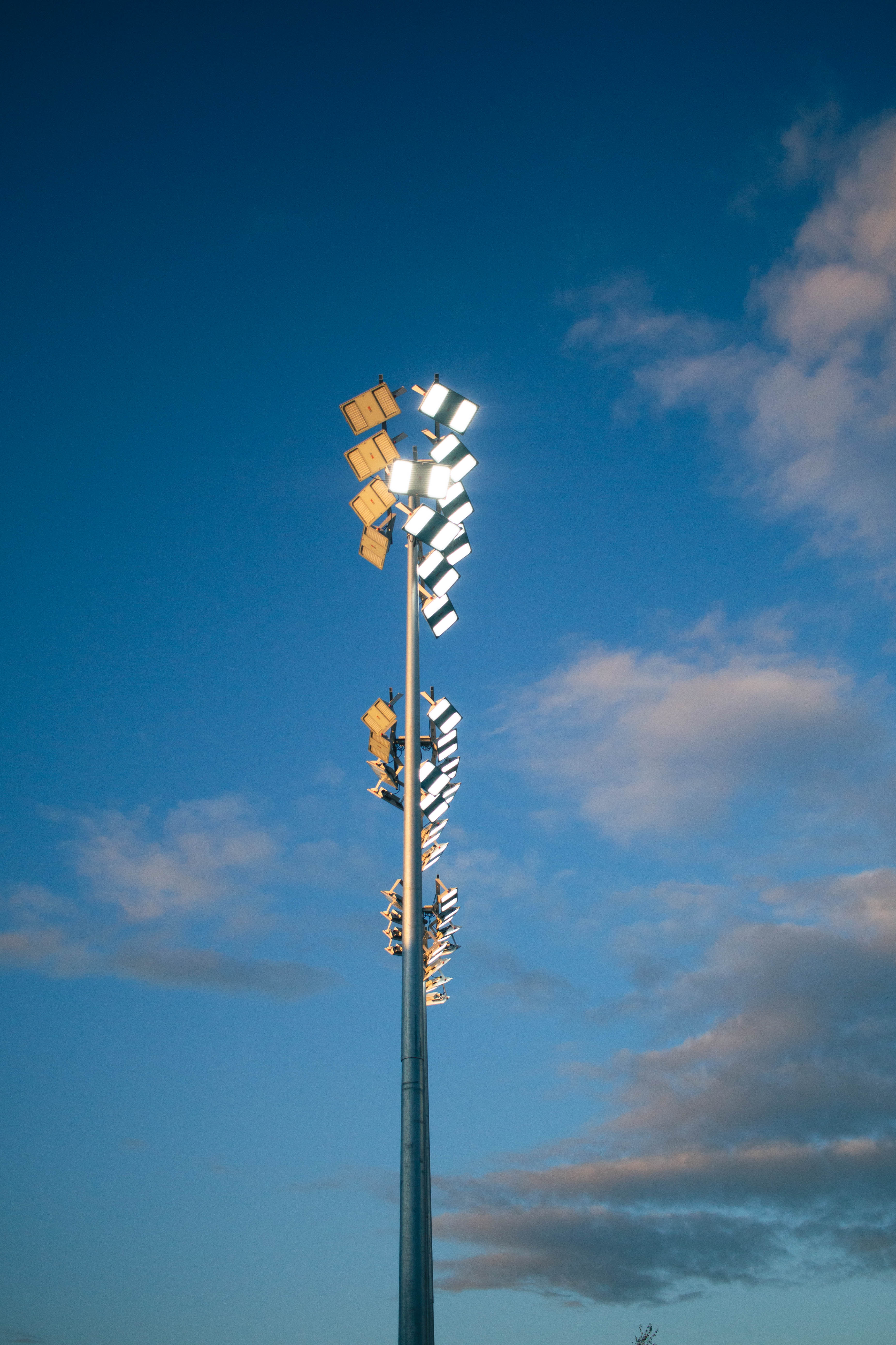 LUG - LUGCLASSIC SQUARE LED n/t - Louver & recessed luminaires